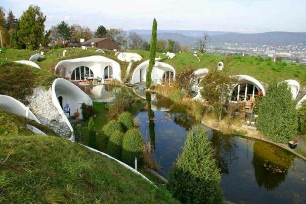 20 Bizarre Building Designs That Look Incredibly Cool Yet Uncomfortable ...