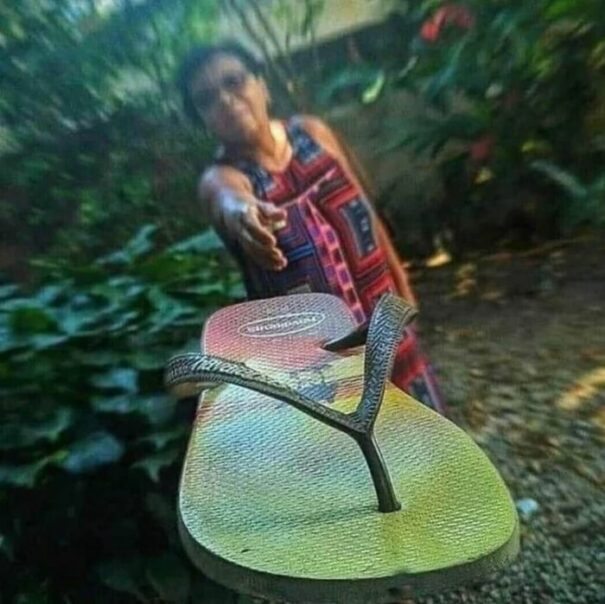 30 Totally ‘Blursed’ Photos That Don’t Provide Any Explanations | DeMilked