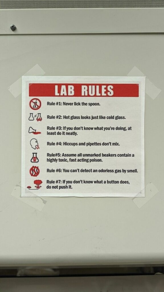 30 “Funny Signs” That May Leave You In Stitches From Side-Splitting ...