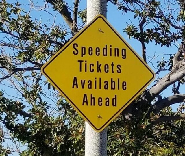 20 Of The Funniest Useless, Unsuccessful And/Or Unpopular Signs | DeMilked