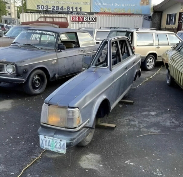 20 Bizarre Photos Shared On The “Images That Need More Context ...