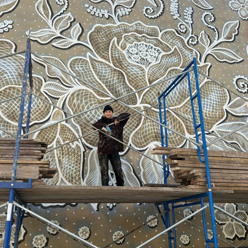 10 Stunning Lace Murals On Urban Canvas, Created By NeSpoon | DeMilked