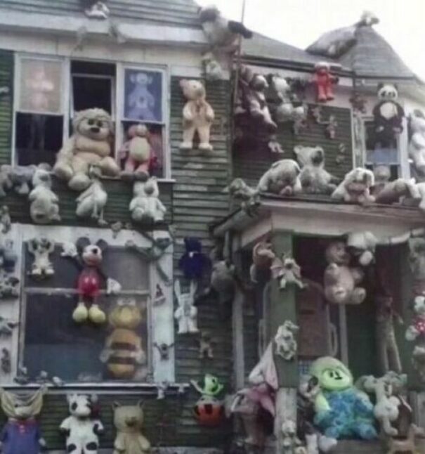 20 Times This Instagram Account Shared The Most "Cursed' Images On The ...