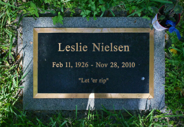 25 Witty Tombstones That Are Laughing In The Face Of Death | DeMilked