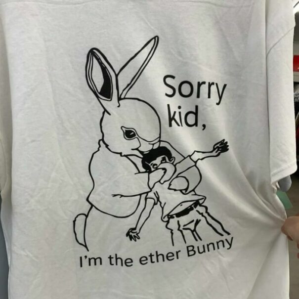 20 Funny And Weird Shirts Spotted In Public | DeMilked