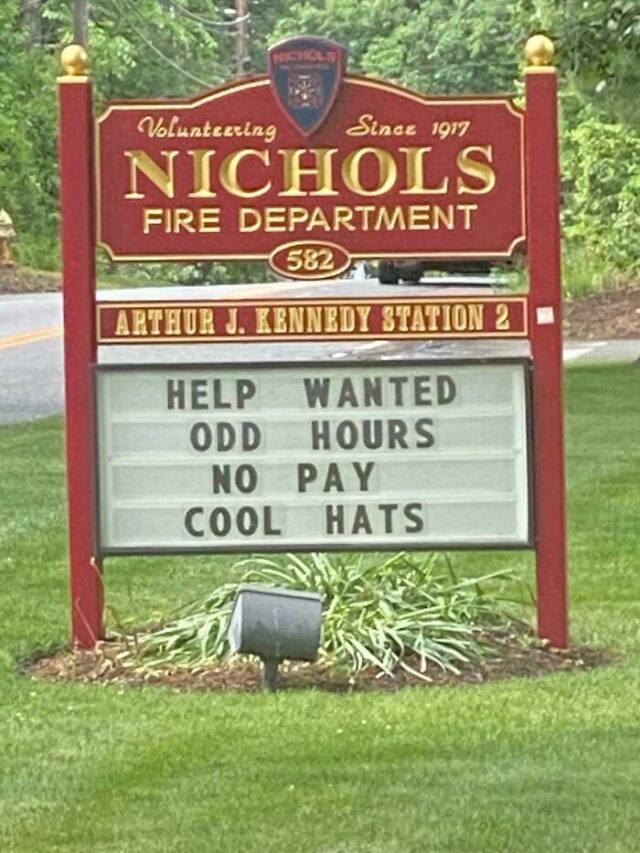 35 Of The Weirdest Signs Around The World, As Shared In This Online ...