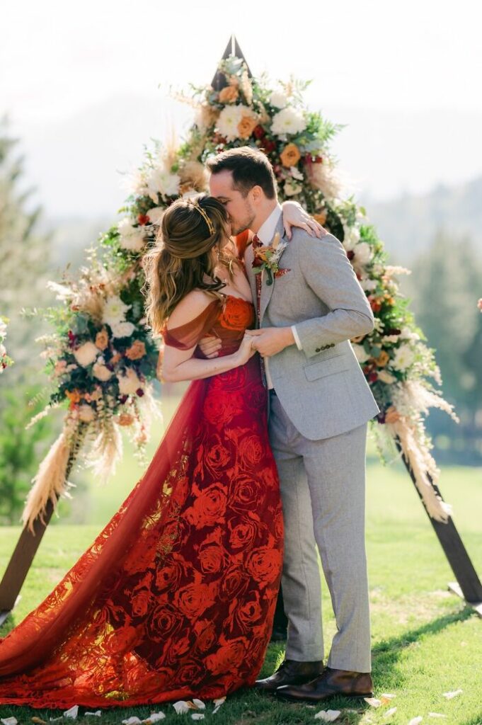 40 Stunning Pictures Of The Most Unique Wedding Dresses | DeMilked