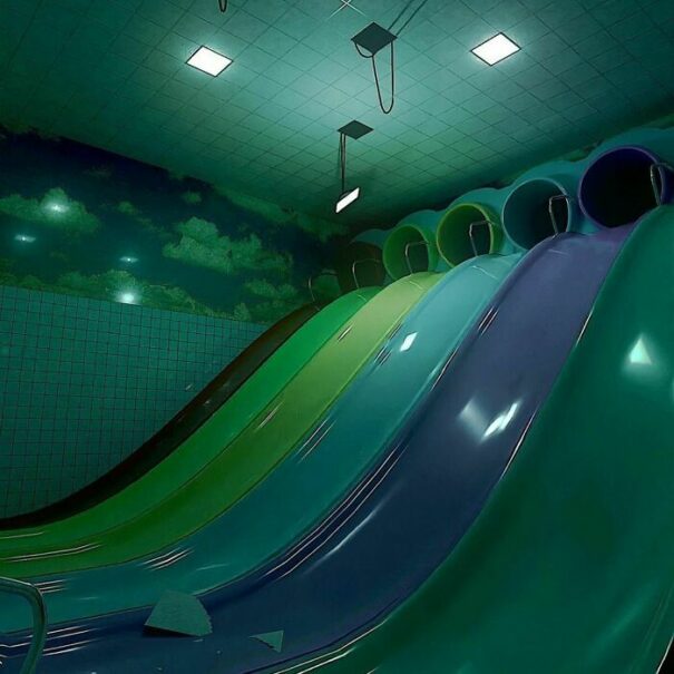 20 Unsettling Photos of Places That Feel Like They're in a Different ...