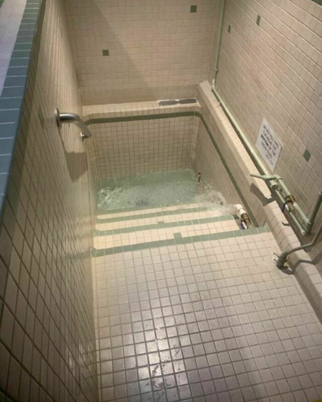 20 Unsettling Photos of Places That Feel Like They're in a Different ...