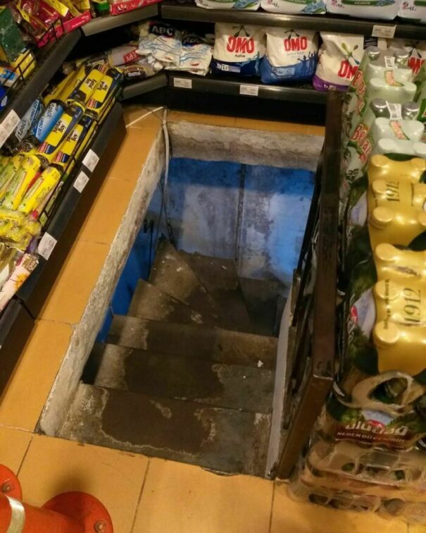 20 Unsettling Photos of Places That Feel Like They're in a Different ...