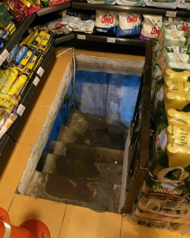 20 Unsettling Photos of Places That Feel Like They're in a Different ...