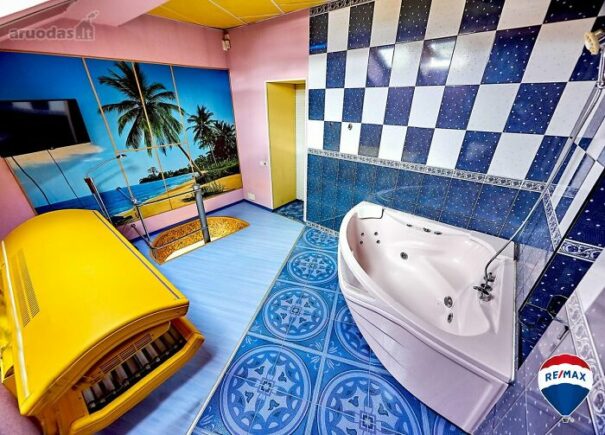 20 Weird And Quirky Real Estate Pics That Raise A Lot Of Questions ...