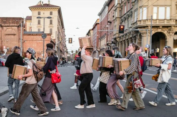 “The Absurd Human Condition”: 25 Shots By Photographer Jeffrey De ...