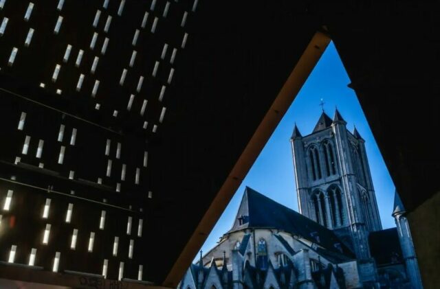 “The Absurd Human Condition”: 25 Shots By Photographer Jeffrey De ...