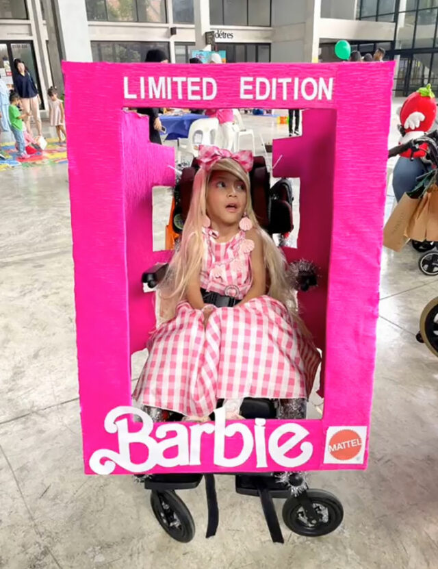 35 Times Amputees And Disabled People Wore Genius Halloween Costumes ...
