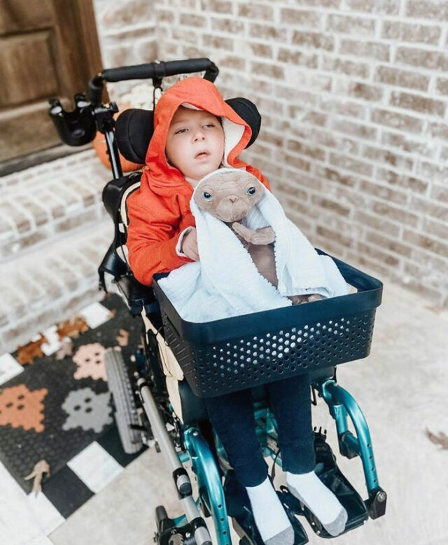 35 Times Amputees And Disabled People Wore Genius Halloween Costumes ...