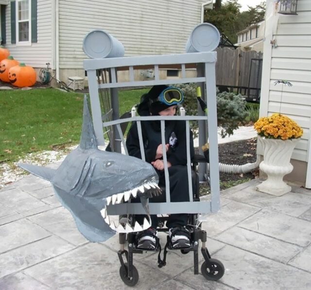 35 Times Amputees And Disabled People Wore Genius Halloween Costumes ...