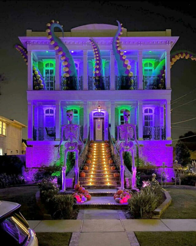 35 Of The Most Creative Halloween House Decorations Ever | DeMilked
