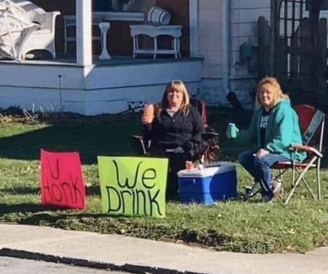 40 Of The Funniest Signs That People Randomly Came Across | DeMilked