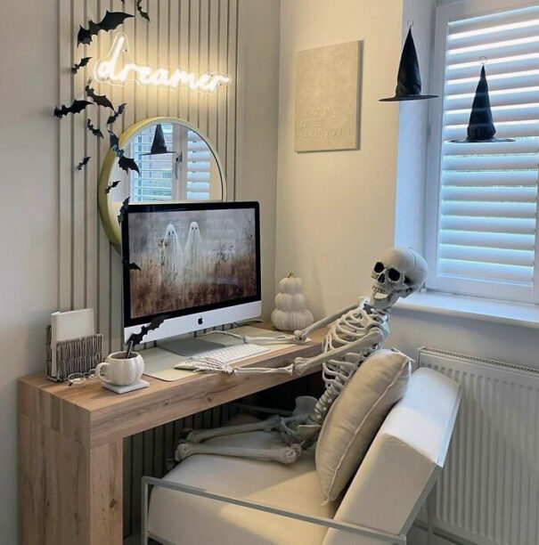 45 Halloween Decor Ideas That Will Elevate Your Homes Creep-Factor ...
