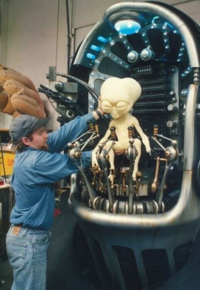 40 Pics That Give Insight Into The Reality Of Movie-Making | DeMilked