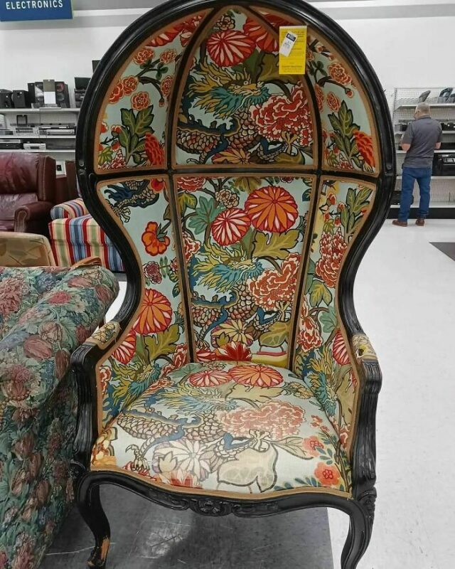 35 Funny, Bizarre, And Ridiculous Things People Found In Thrift Stores ...