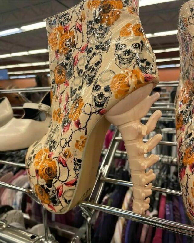 35 Funny, Bizarre, And Ridiculous Things People Found In Thrift Stores ...