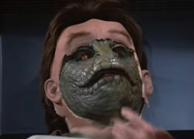 26 Ridiculous Conspiracy Theories People Actually Believe | DeMilked