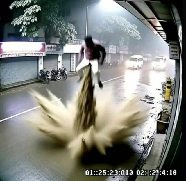 35 Funny And Weird Photos From The "Out Of Context 2.0" Facebook Page | DeMilked