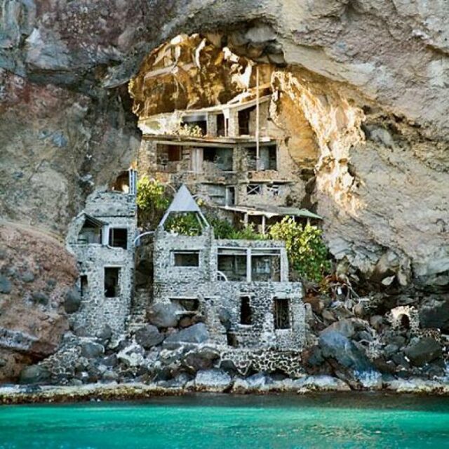 25 Strangest And Most Unique Homes Shared On This Group | DeMilked