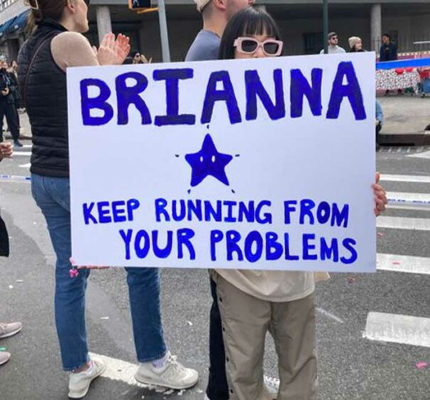 25 Funny Signs Spotted At The NYC Marathon | DeMilked