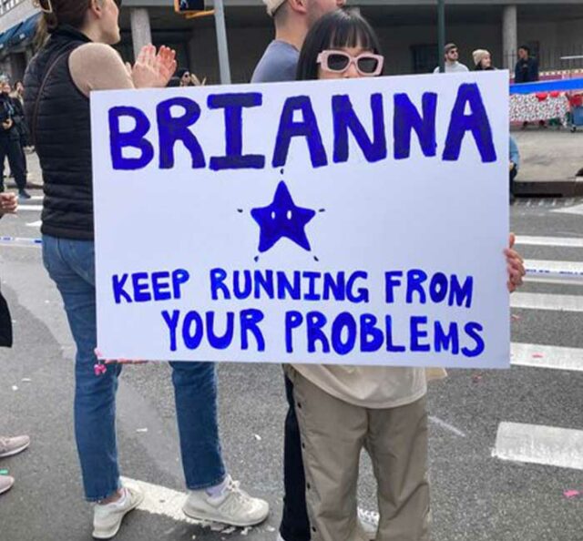 25 Funny Signs Spotted At The NYC Marathon | DeMilked