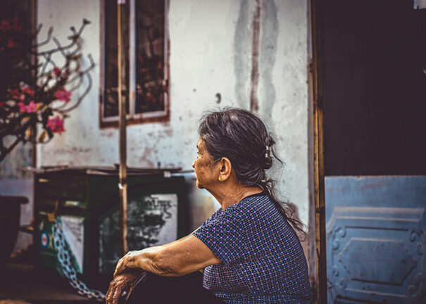 25 Older Individuals Offer Advice On Living A Life With Fewer Regrets ...
