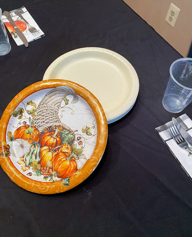 40 Unfortunate Thanksgiving Pics That Drew Sympathy Online | DeMilked