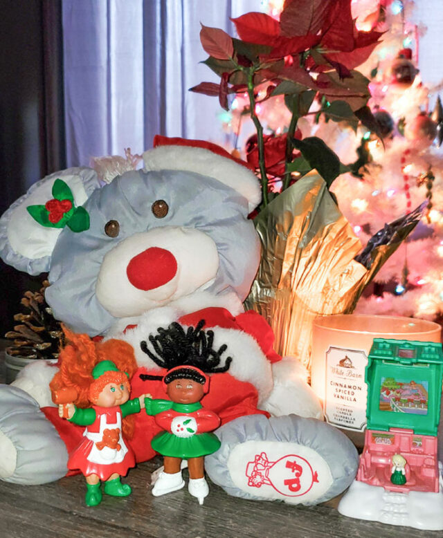 40 Nostalgic Pictures To Take You Back To Christmas In The ‘90s | DeMilked