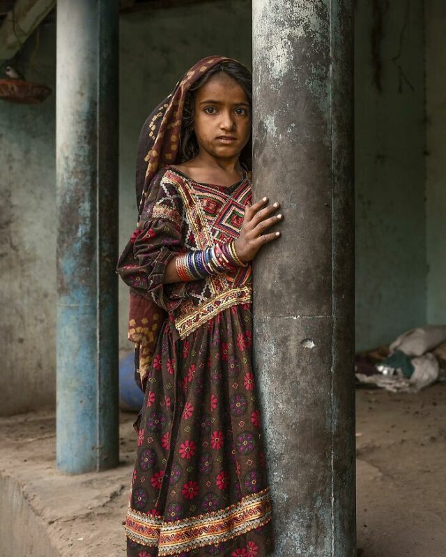 Photographer Captures 35 Touching Images Of Childhood From Around The ...