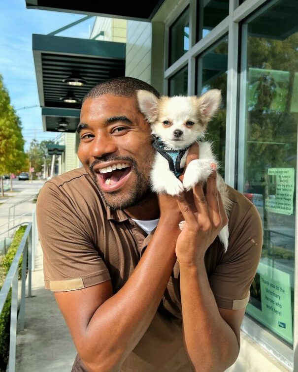 40 Viral Pics Of UPS Employee Posing With Every Dog He Meets While ...