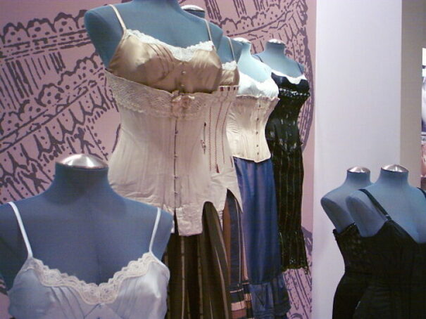 25 Times People Were Convinced Of False Historical Facts | DeMilked