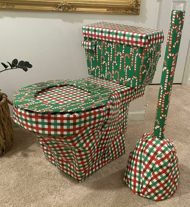 35 Of The Funniest Christmas Gifts People Received | DeMilked