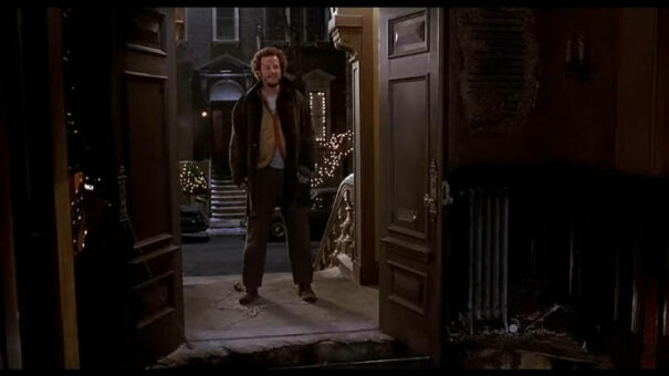 20 Funny “Home Alone” Scenes That Never Disappoint | DeMilked