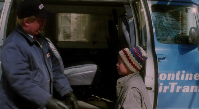 20 Funny “Home Alone” Scenes That Never Disappoint | DeMilked