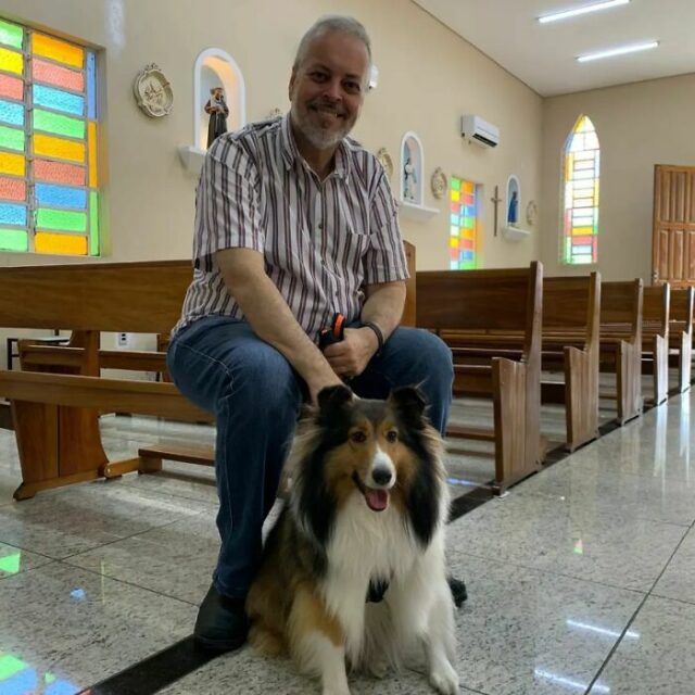 15 Wholesome Pics Of A Brazilian Priest Who Encourages Animal Adoption ...