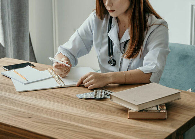 30 Uplifting Stories Of Women Supporting Other Women | DeMilked