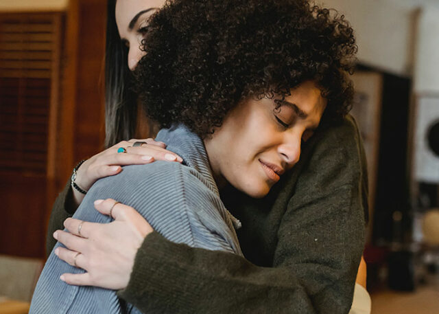 30 Uplifting Stories Of Women Supporting Other Women | DeMilked