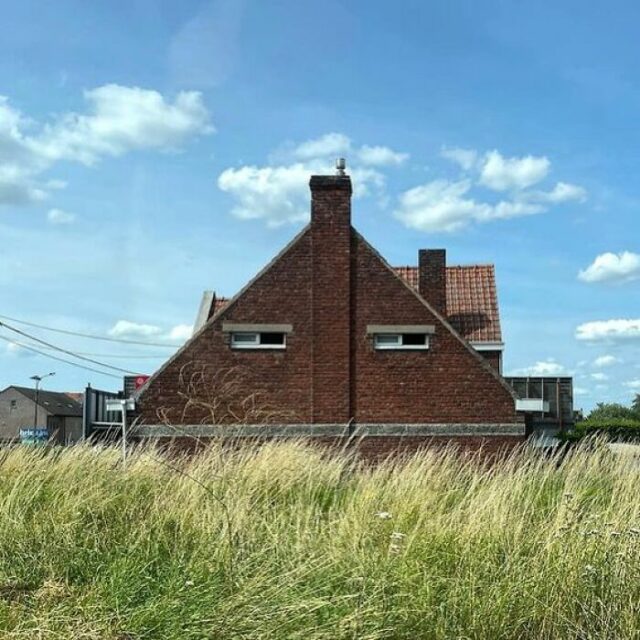 30 “Ugly Belgian Houses” That Look Like Their Architects Forgot Their ...