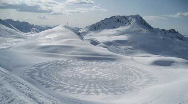 63-Years-Old Creates Snow Art By Walking Step By Step | DeMilked