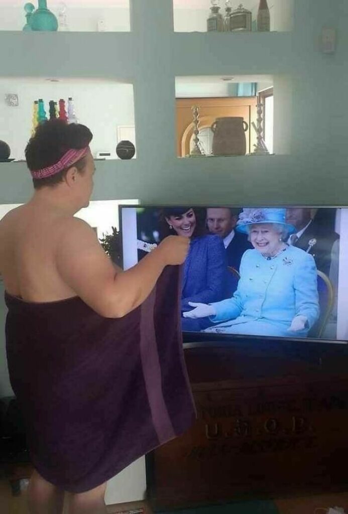 35 Random No-Context Pics Posted On This Facebook Page That Doesn't ...