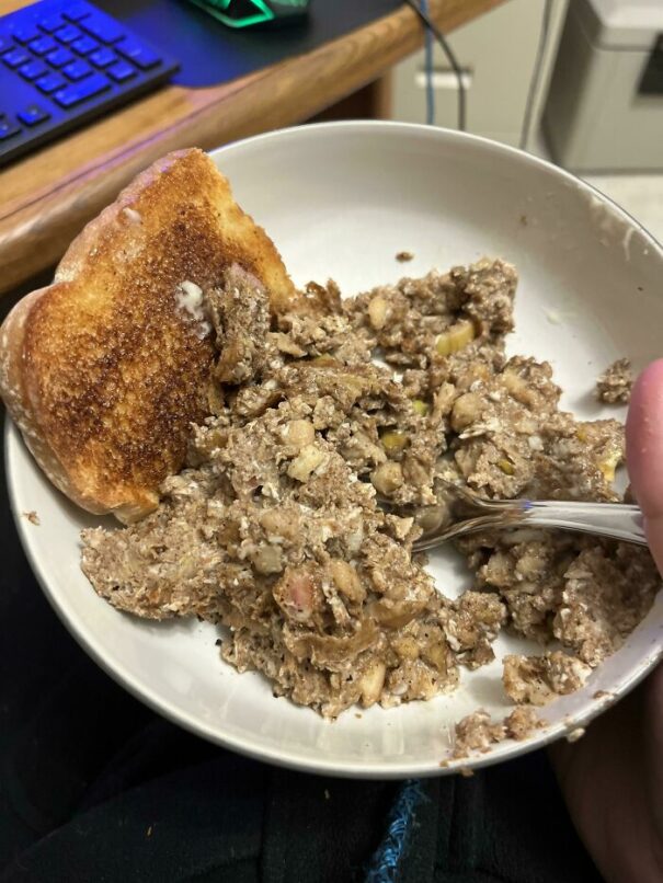 25 Bizarre Food Combinations People Swear By From Childhood | DeMilked