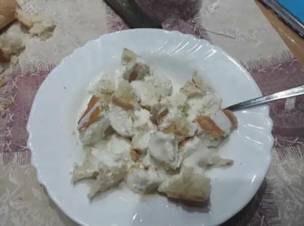 25 Bizarre Food Combinations People Swear By From Childhood | DeMilked