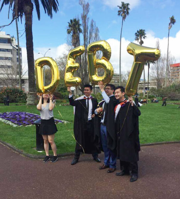 40 Unique Graduation Photos From Students With A Sense Of Humour | DeMilked